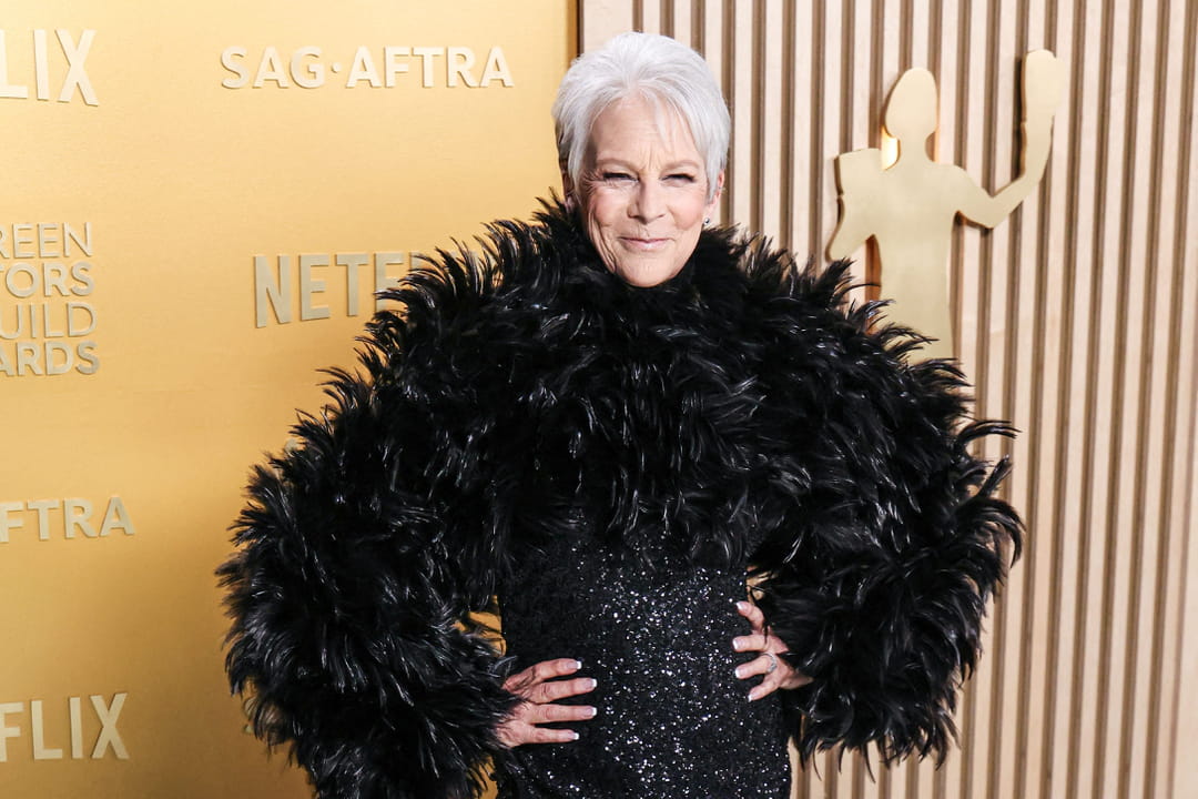 À 66 ans, Jamie Lee Curtis ose la robe à froufrous
