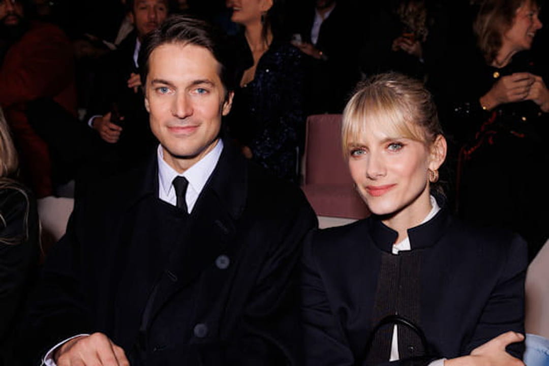 Lucas Bravo et Mélanie Laurent au défilé Giorgio Armani Privé