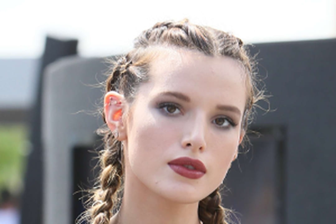 La double braid de Bella Thorne