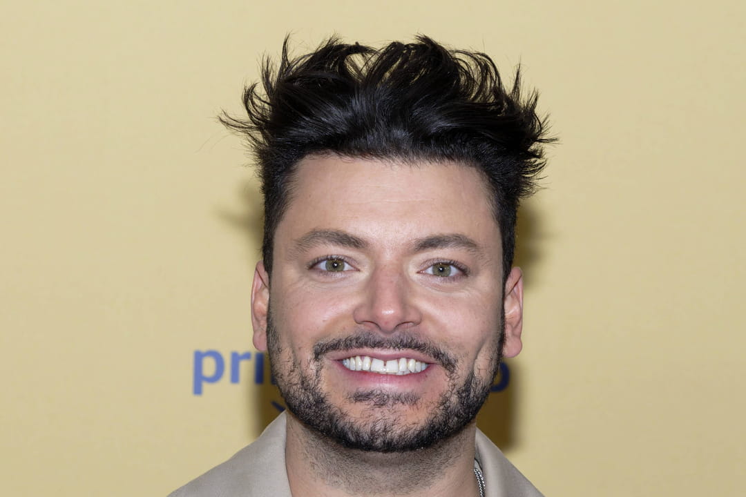 Kev Adams lance sa série Maison de Retraite