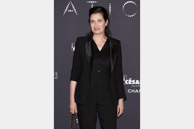 Emmanuelle Devos élégante à la soirée des Révélations des César 2023