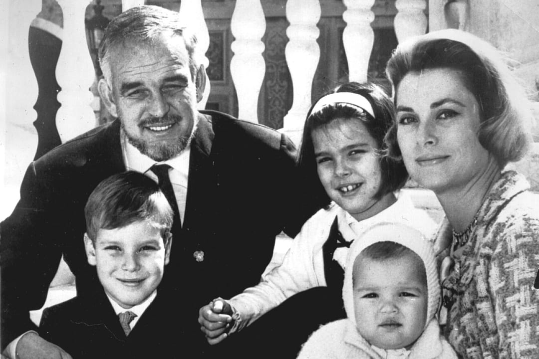 Les Grimaldi : saga, amours et secrets des princes et princesses de Monaco
