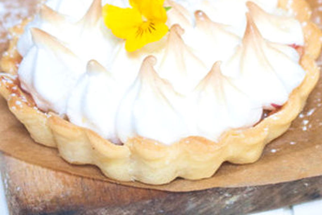 Tartelette à la rhubarbe meringuée