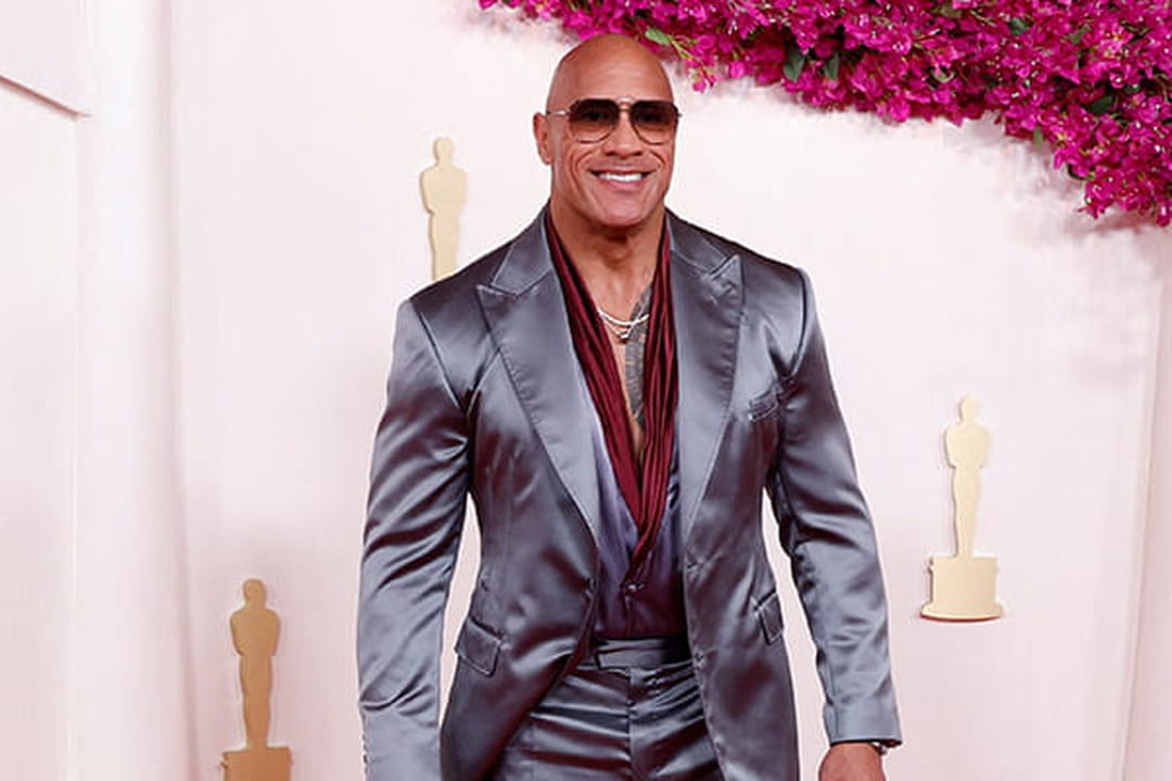 Dwayne Johnson en costume satiné Dolce & Gabbana