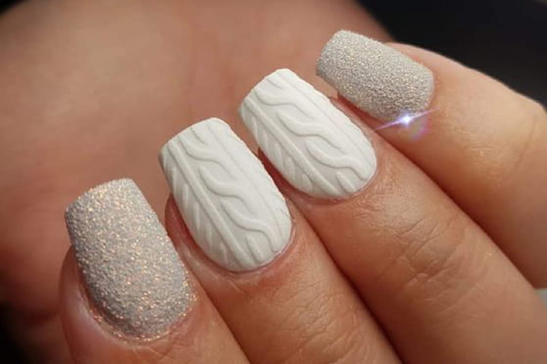 La manucure effet pull de Noël