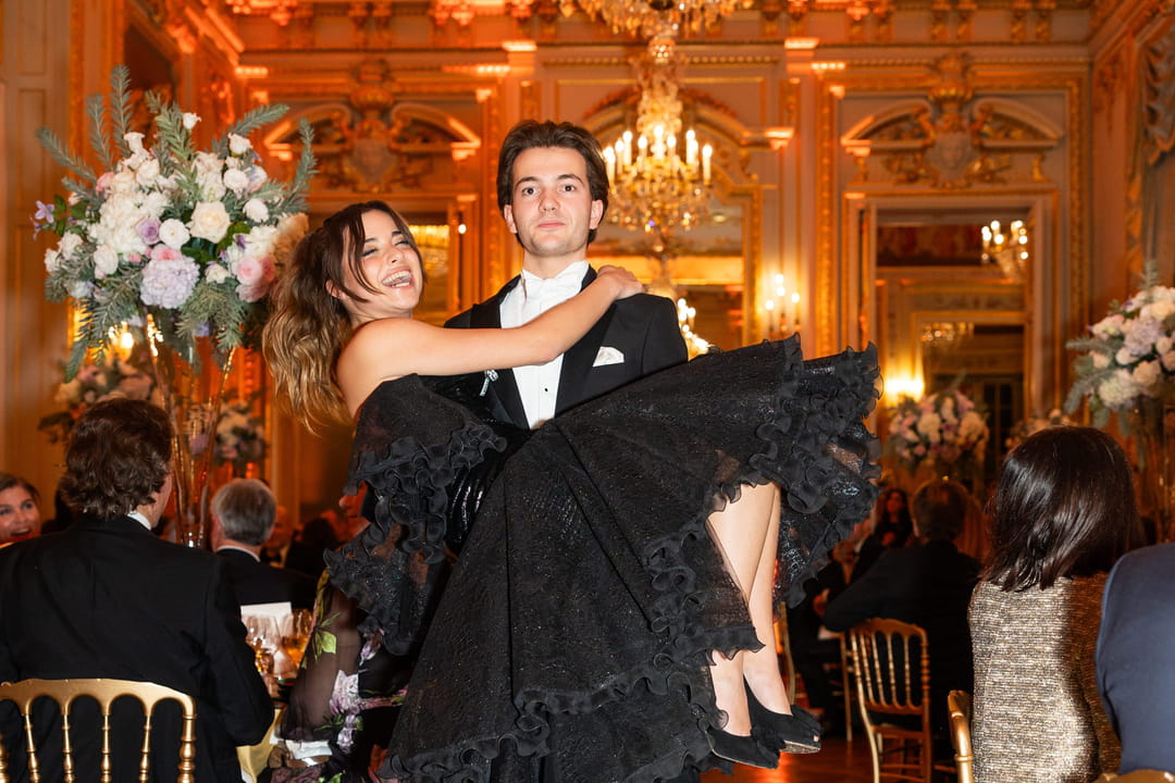 Comtesse Alienor Loppin de Montmort, dans les bras de son cavalier ...