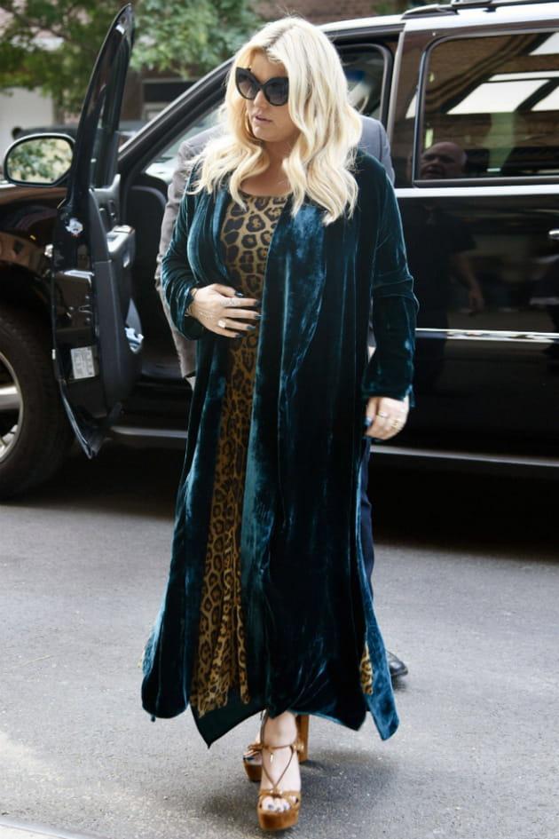 Jessica Simpson en robe longue léopard