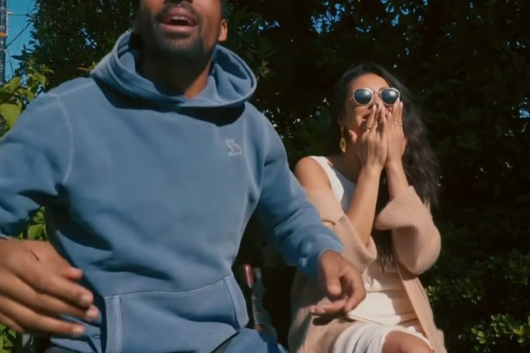 Combat de Power Rangers : la gender reveal party originale de Shay Mitchell