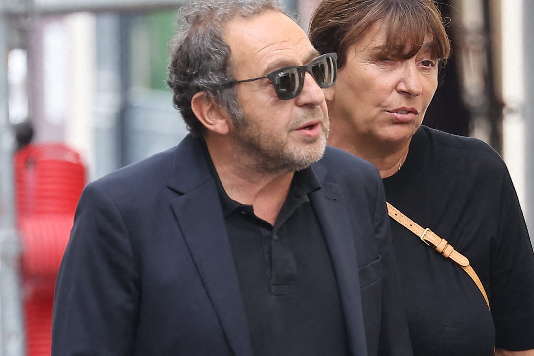 Patrick Timsit est arrivé aux obsèques de Thierry Ardisson