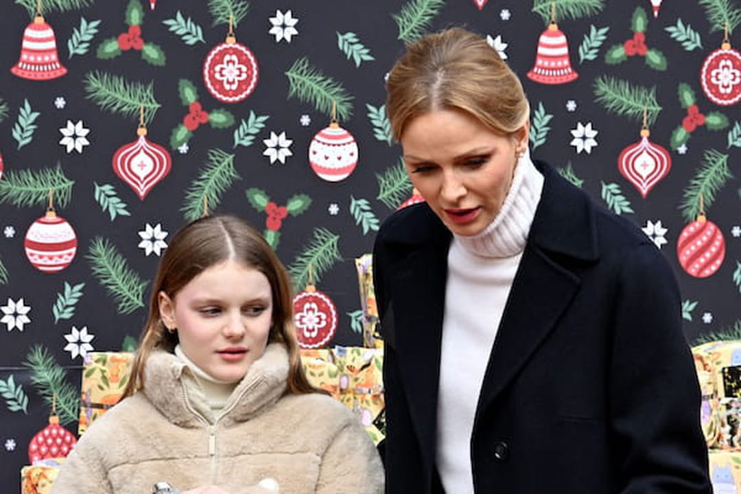 Charlène de Monaco adopte le parfait look d'hiver en col roulé et ...