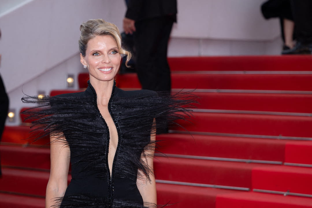 Sylvie Tellier a trouvé la tenue parfaite pour être stylée à la campagne