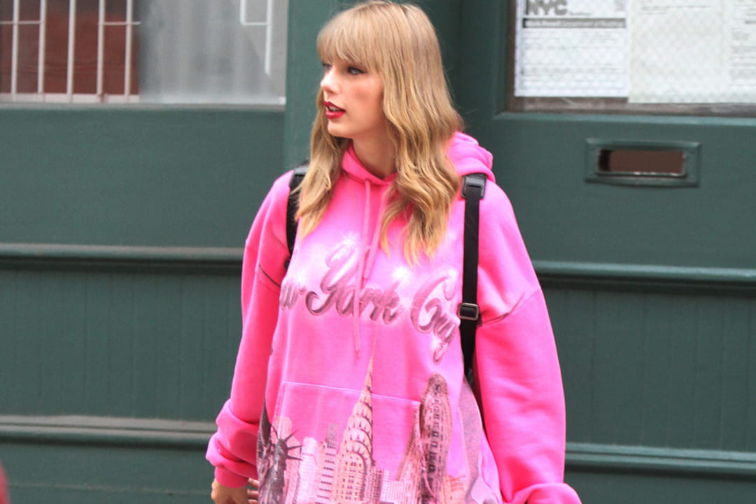 Taylor Swift avec un sweat NYC