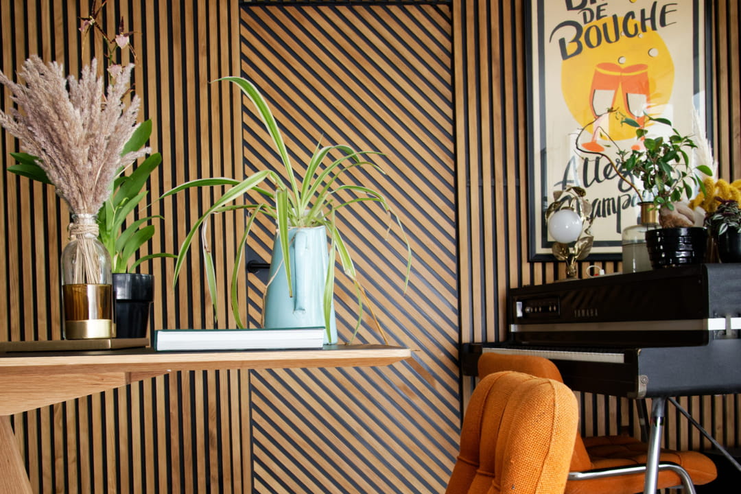 Une sublime cloison claustra le long du mur