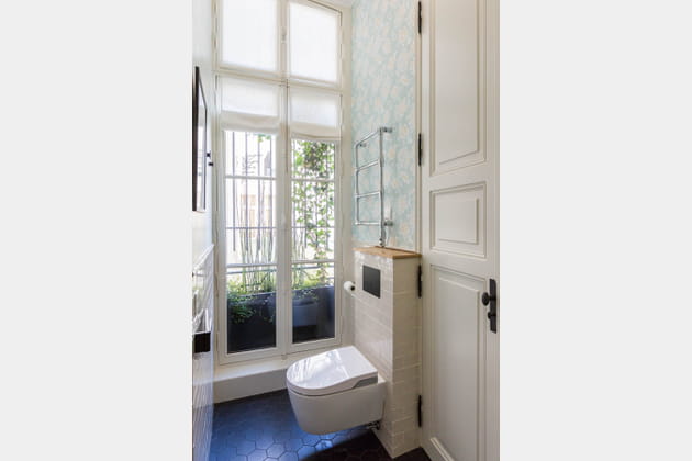 Des toilettes lumineuses