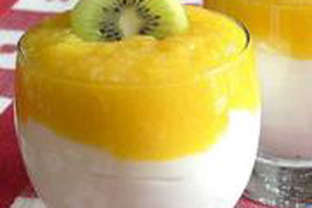 Mousse légère au coulis de mangue