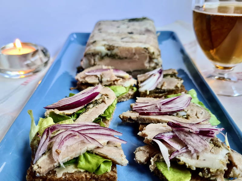 Recette de Rullepolse, pressé de poitrine de porc roulée