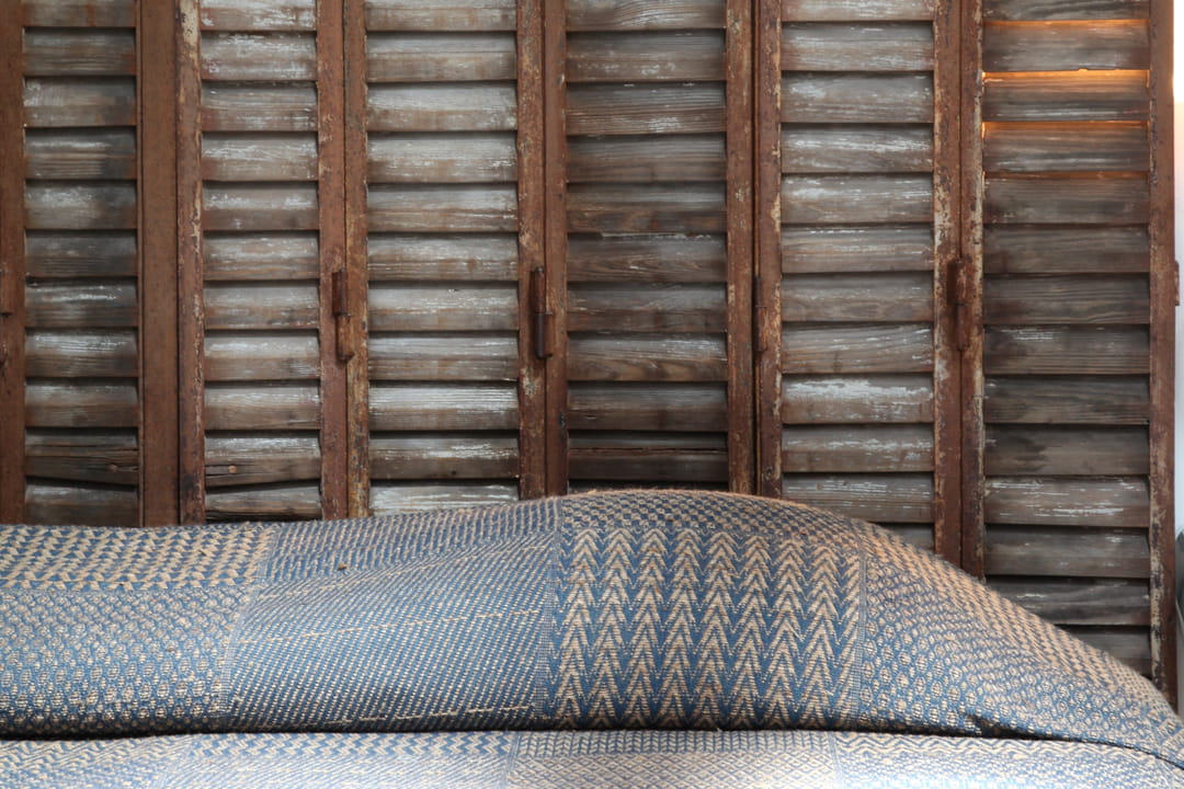 Un mur de persiennes