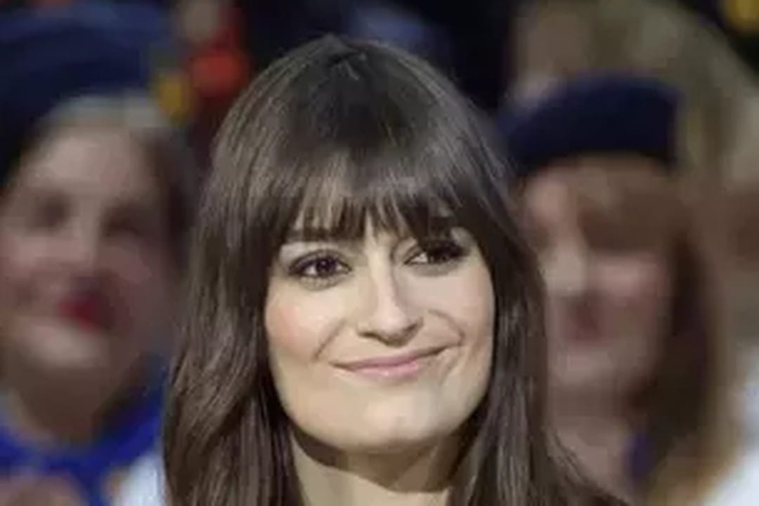 Clara Luciani, gâtée par Julien Doré