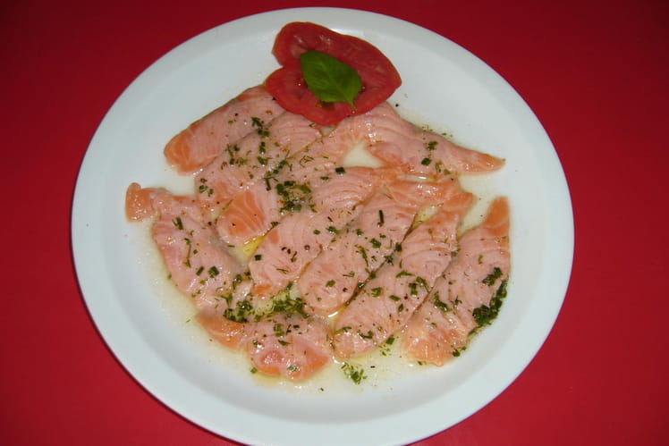 Recette de Saumon mariné au citron, aneth et ciboulette : la recette facile