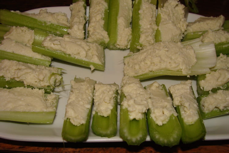 Recette de Céleri apéritif à la crème de roquefort au cognac