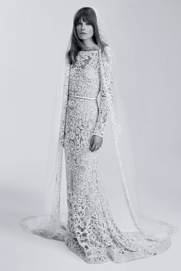 Une robe de mariée en guipure