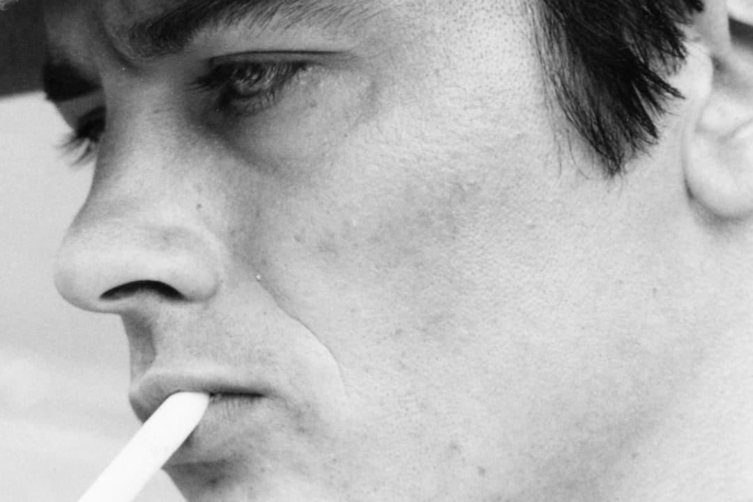Alain Delon fête ses 85 ans : sa vie en images [PHOTOS]